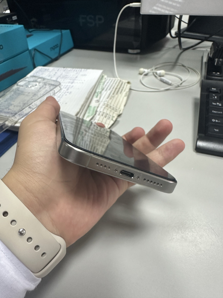 IPhone 15 pro max 256 89% емкость