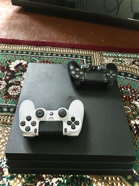 Playstation 4 pro (4K HDR) ideal 2ta org pult