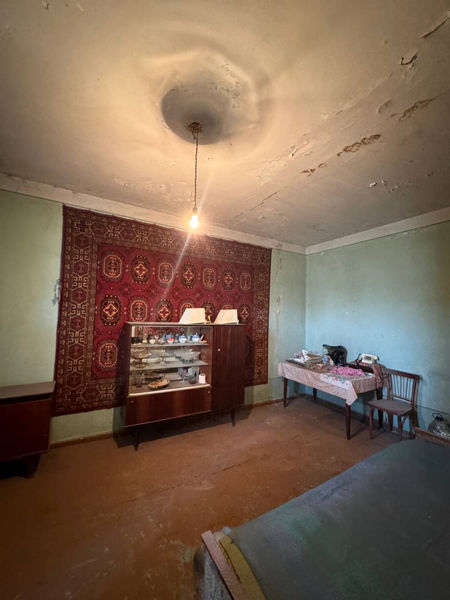 Продается 1-комнатная квартира, переделанная в 2-комнатную.