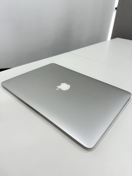 Macbook air 13 (2015) - 8/128