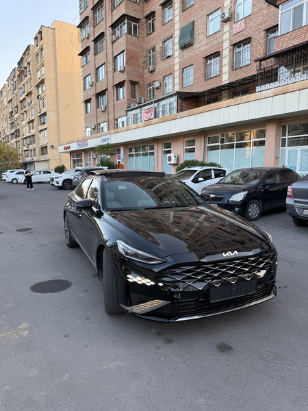 Kia K8 2022 qora