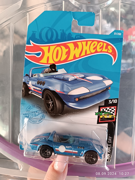 Трек hot wheels Схватка с акулой. С машинкой.