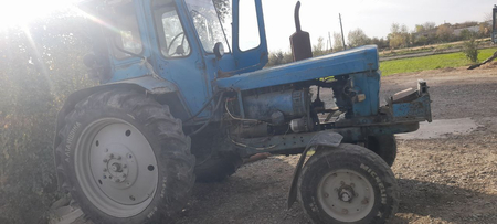 Traktor 28 sotiladi