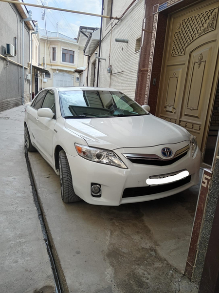 Toyota Camry Hybrid American
