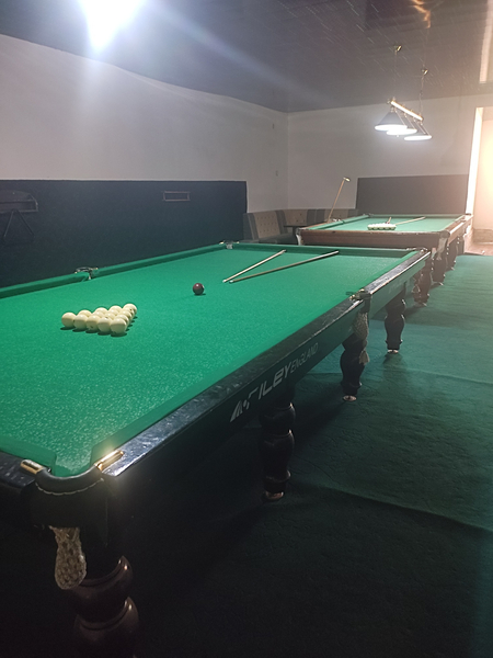 Bilyord stollar sotiladi qorasi 8 oyoqli mramir kichikinasi 6 oyoqli a