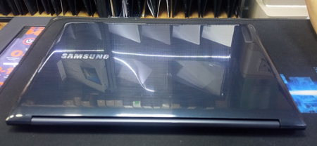 Samsung ultrabuk Quad core 4/128 senser ekran aybi faqat zaryatkadaish