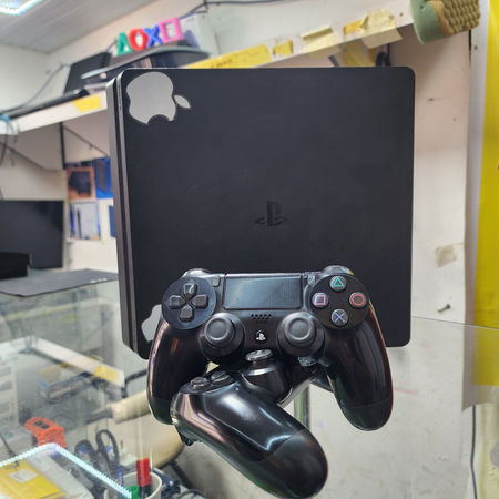 Продается игровой консол Sony Playstation 4 slim