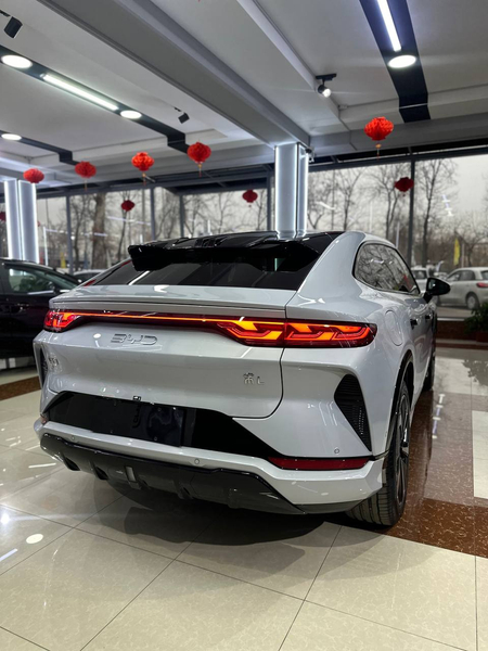 Byd Song L 4 pozitsiya nalichida oq, qora