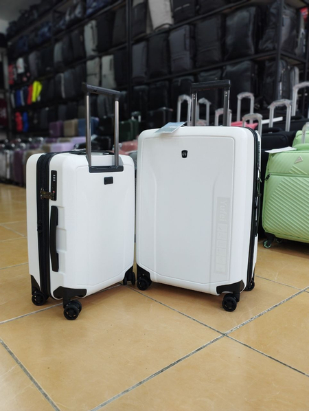 Чемоданы Yufei oq rangidan  white color No:1394
