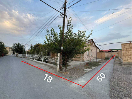 Kottedj qurish uchun eski hovli sotiladi.