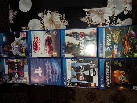 Продаётся PlayStation 4