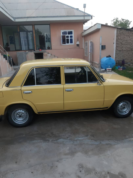 Vaz 2101 sotiladi