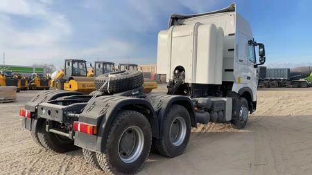 HOWO A7-G  CNG Тягач 6×4