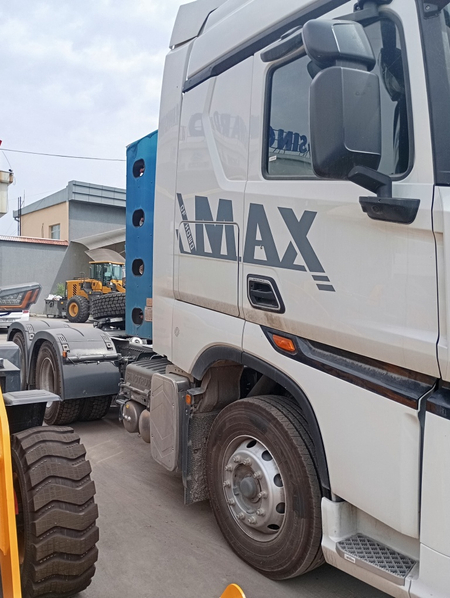 Тягач заводской метан HOWO MAX