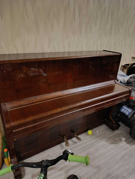 Продам пианино,цена 300 уже торг уместен