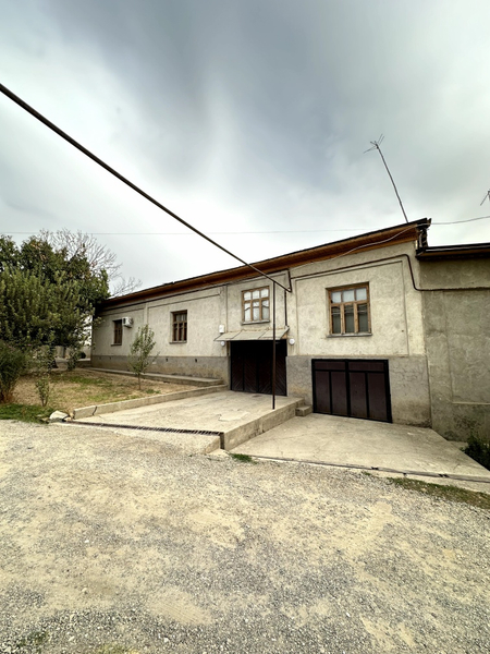 Uy sotiladi 8 sotx 9 xona uglavo\\\'y