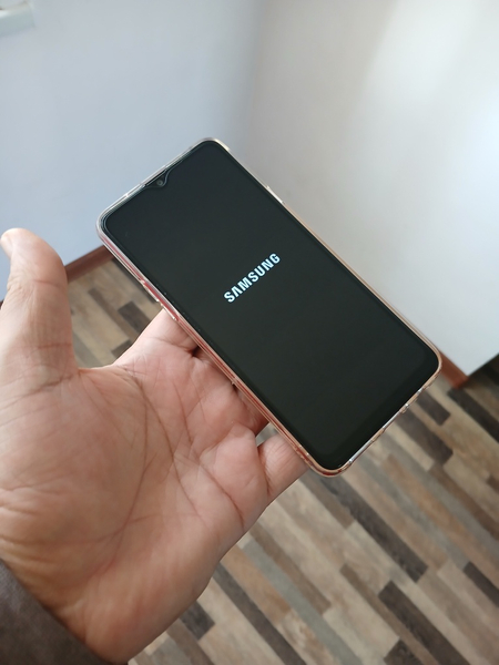 Samsung A20s ruyxatan utgan