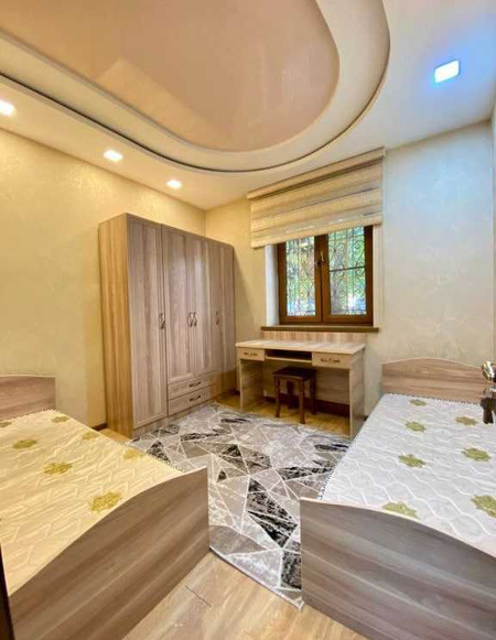 Айбек • 3-комн • 100 м² • этаж 1/4 • [КР:11201]