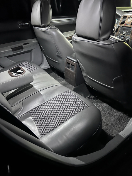 Chrysler 300c Sotiladi