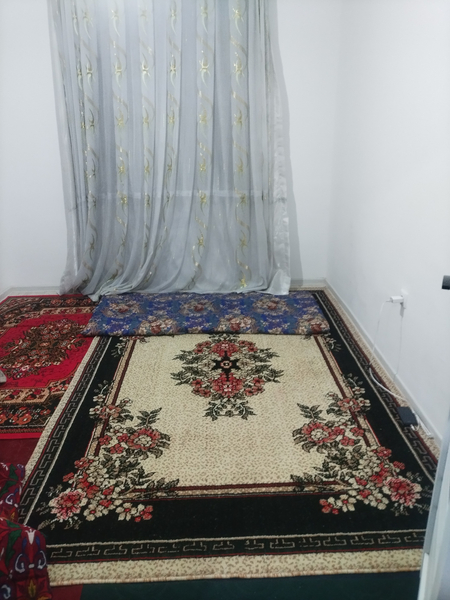 Bollarga 3 xonali uyning bir xonasi ijaraga beriladi