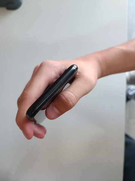 Iphone xr sotiladi ideal
