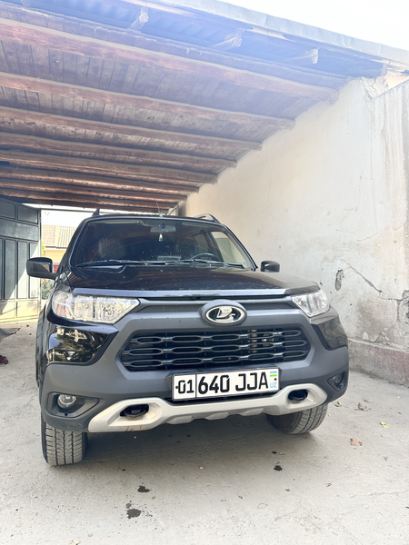 Lada Niva Travel