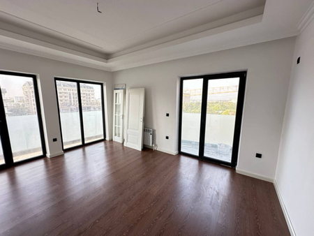 Продается 3х клмнатная квартира,ЖК Нур,ор-р Алайский рынок,90м2+17м2