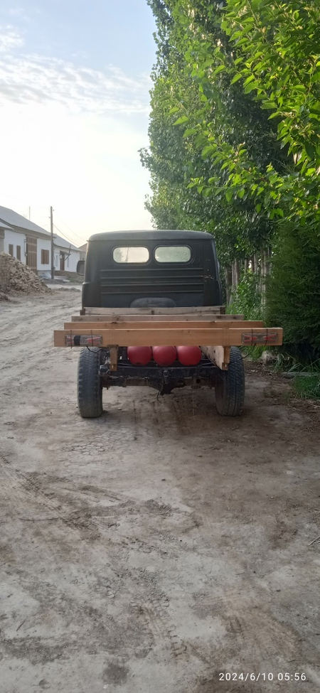 Uaz vartavoy sotiladi
