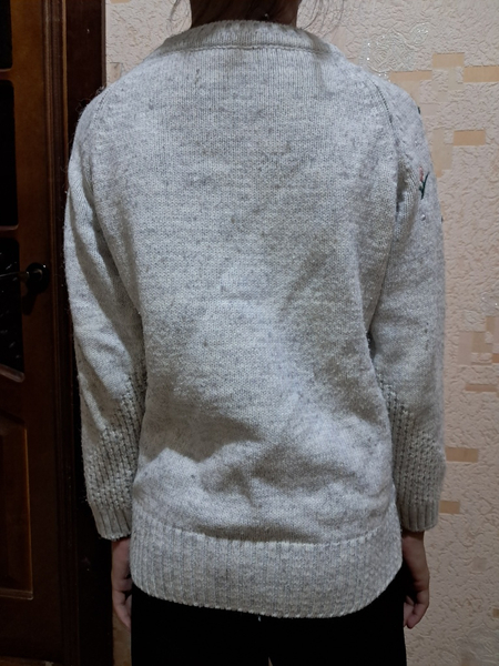 Qizlar koftasi. Rangi seriy