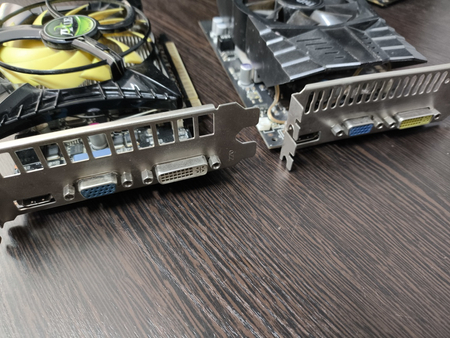 Видеокарты 2Gb 2шт