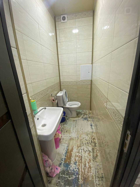 2-Хонали уй срочна сотилади. Янгихаёт  GREEN HOUSE,  3-МЕТРОга яқин.