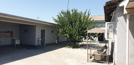 Uy hovli sotiladi