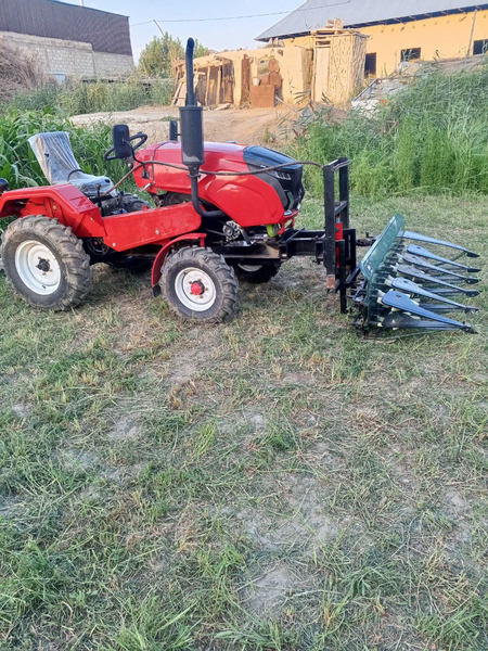 Traktor yangi xali ishlatilmagan 2024 yil