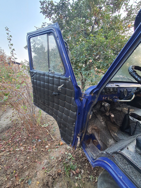 UAZ yuk mashina.