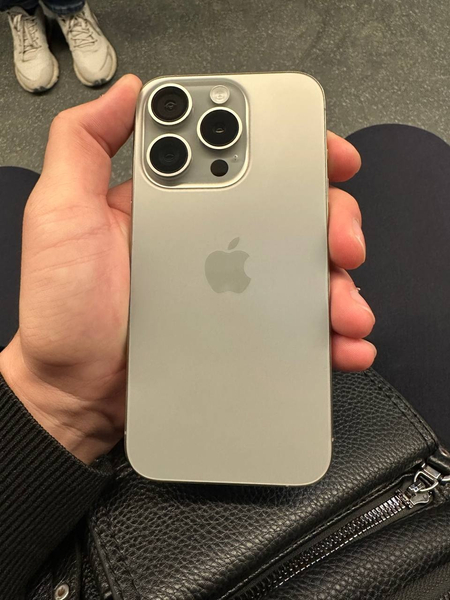 Iphone 15 pro ideal bez karopka