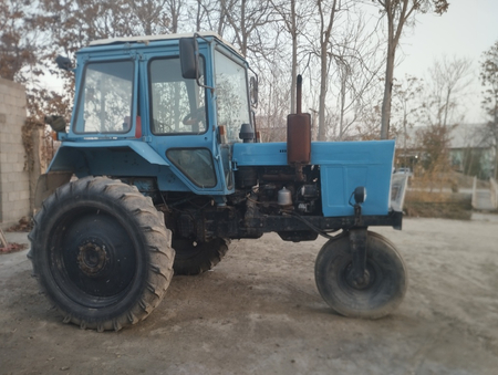 Traktor mtz 80 sotiladi