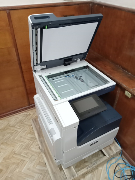 Принтер ксеракс свитной лазерный XERAX VersaLink C 7100ый.