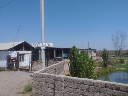 Но Турар йер биноси билан