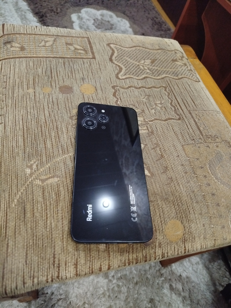 Redmi 12 srochni sotiladi