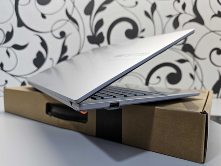 ПРОДАМ ASUS Vivobook 15 Ноутбук Core™i3 13-ПОКОЛЕНИЯ 8GB/256SSD/15.6