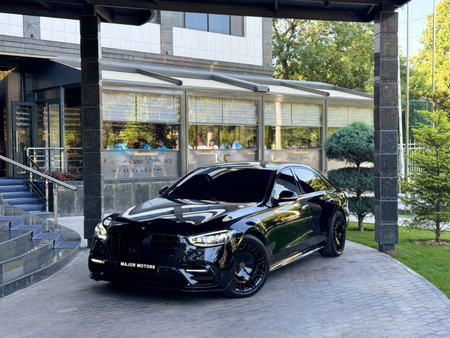 Mercedes-Benz W223 S580 + Brabus body kit