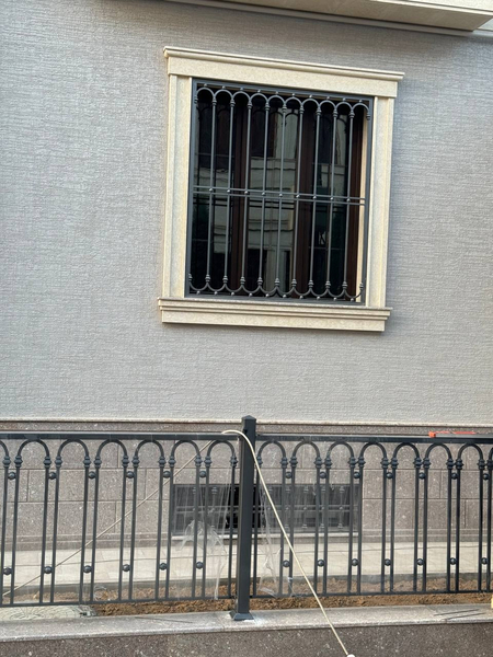 Loft eshik va perella. Panjara naves xizmatlai bor