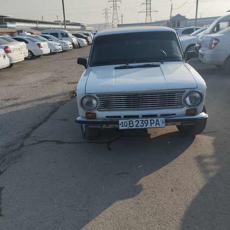 Vaz 21011 sotiladi