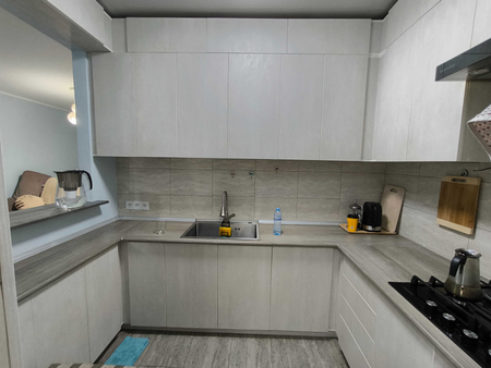 Продается квартира буюк ипак йюли 3/5/5 евро 67м²