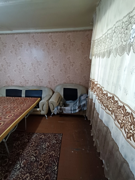 1 ком квартиру в деревянном доме 1/2  для семьи без детей 32 м2 220 уе