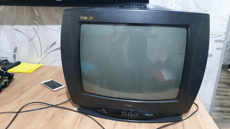 Televizor  LG  400 000