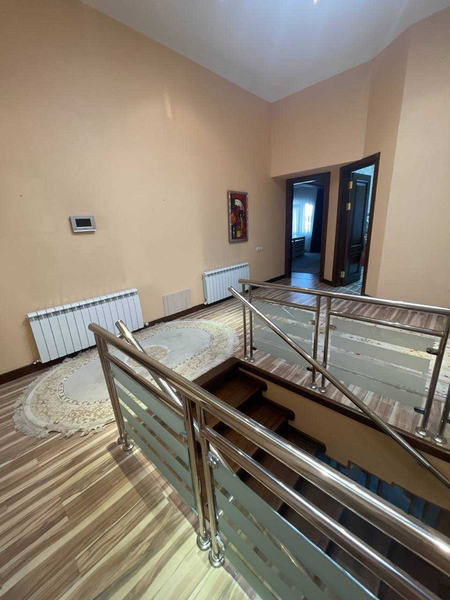 (К128659) Продается 6-ти комнатная квартира в Яшнабадском районе.