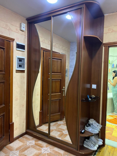 Срочно продам  Шкафы  для одежды