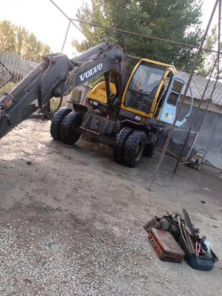 Ekskavator Samsung sotiladi Volvo qilingan oltitali motor