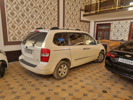 Kia carnival sotiladi xolati yaxshi 9 kishi ketadigani
